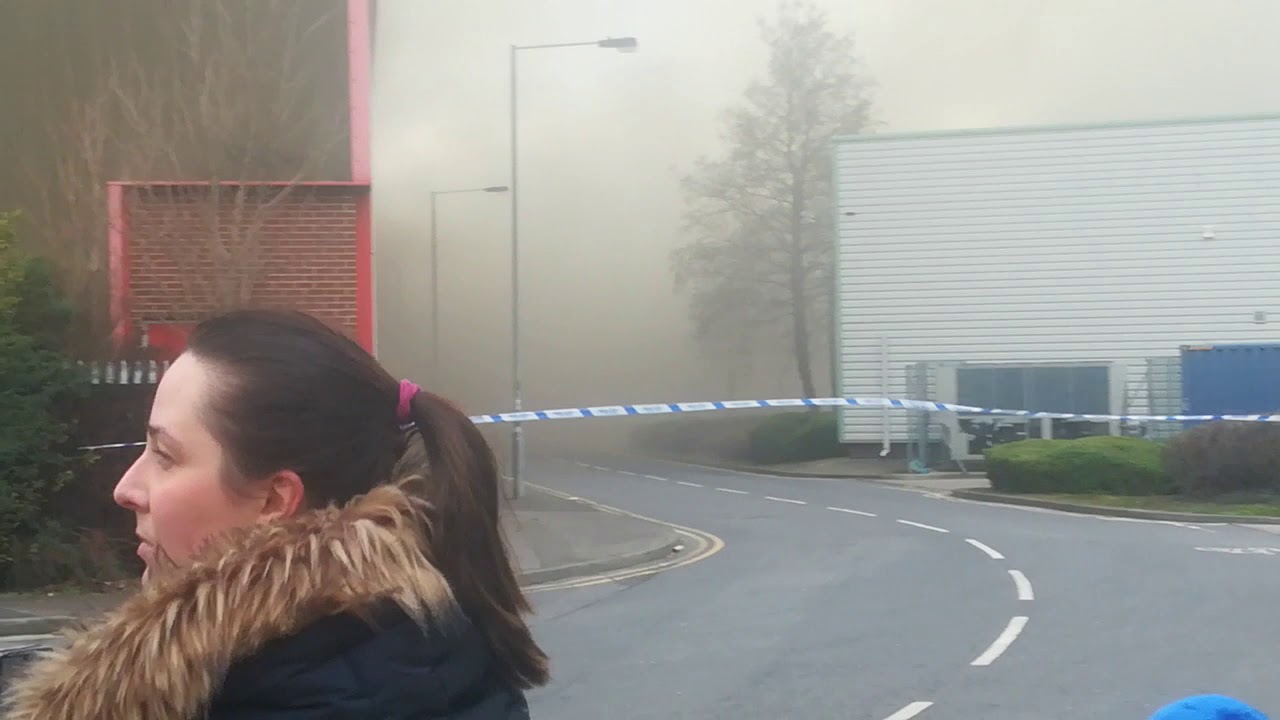 Speedibake fire Wakefield my flat coverd in smoke - YouTube
