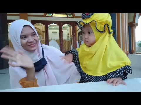Hijab kuning versi Sakinah AZ SIHOMBING ساکنہ کا پیلا حجاب ورژن