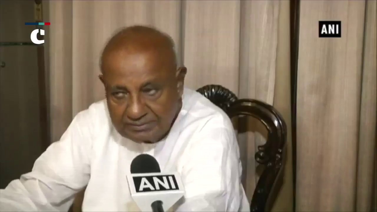 Karunanidhi funeral: Politicos mourn Kalaignar's demise - YouTube
