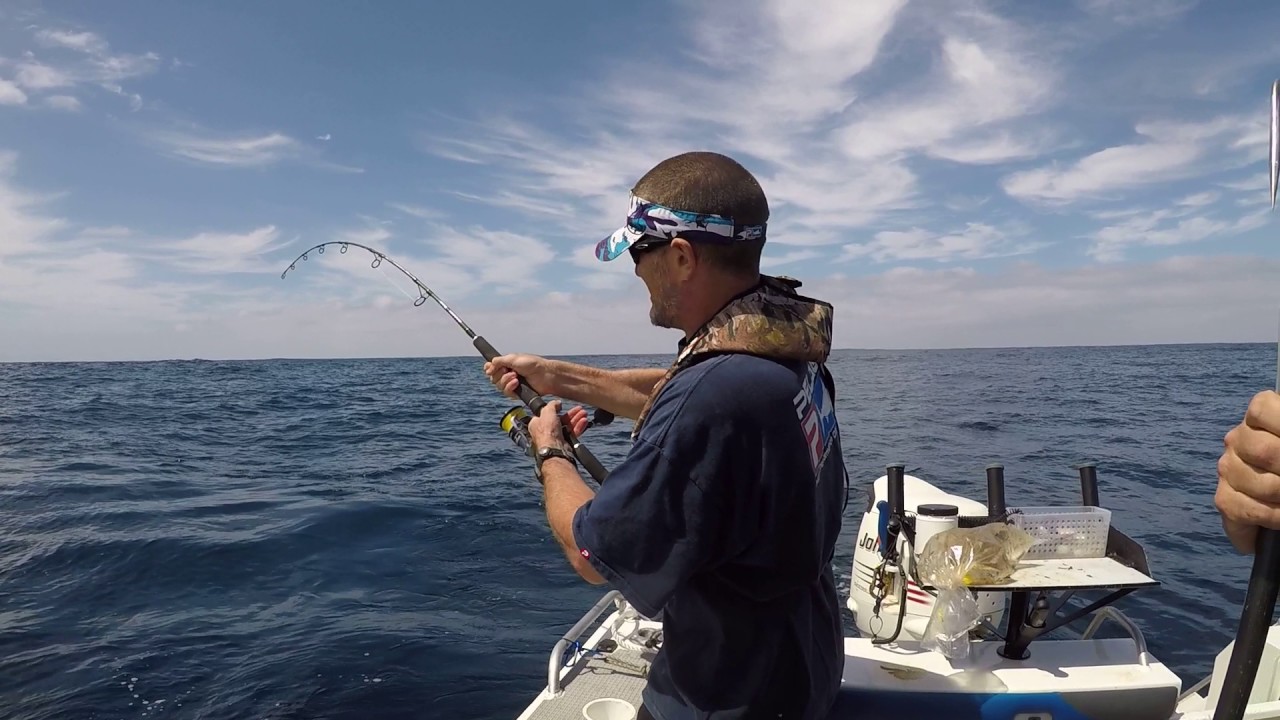 Tuna fishing - Sanders Bank - 20kg fish.. - YouTube