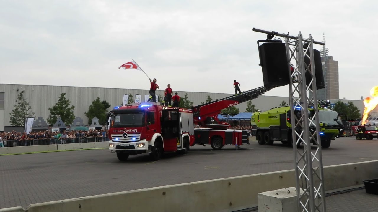 [Interschutz 2015] Stuntshow Rosenbauer - YouTube