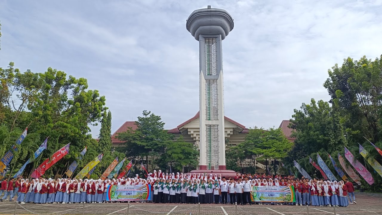 MAN 2 SURAKARTA - GO TO CAMPUS UNY - YouTube