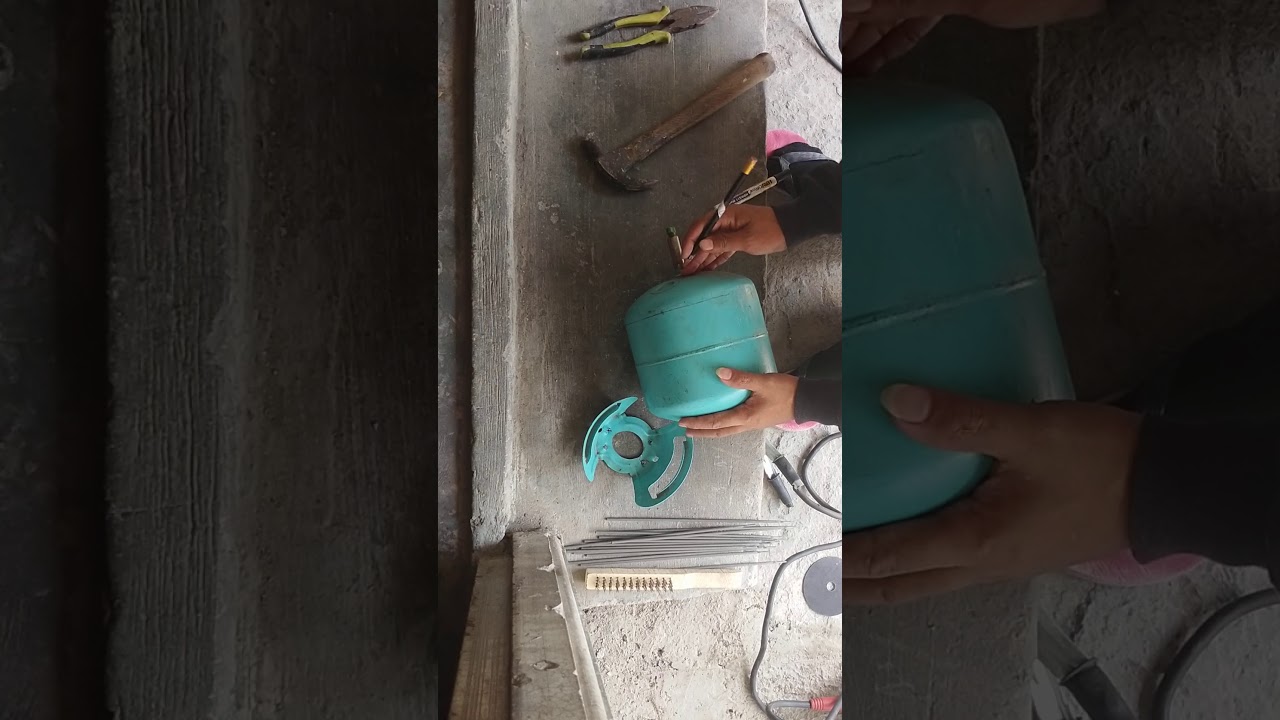 DIY charcoal and wood stove, made of empty freon tank - YouTube