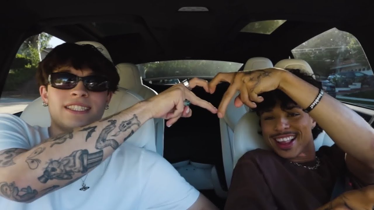 Nick Sturniolo and Larray being bottoms for 3 minutes straight - YouTube