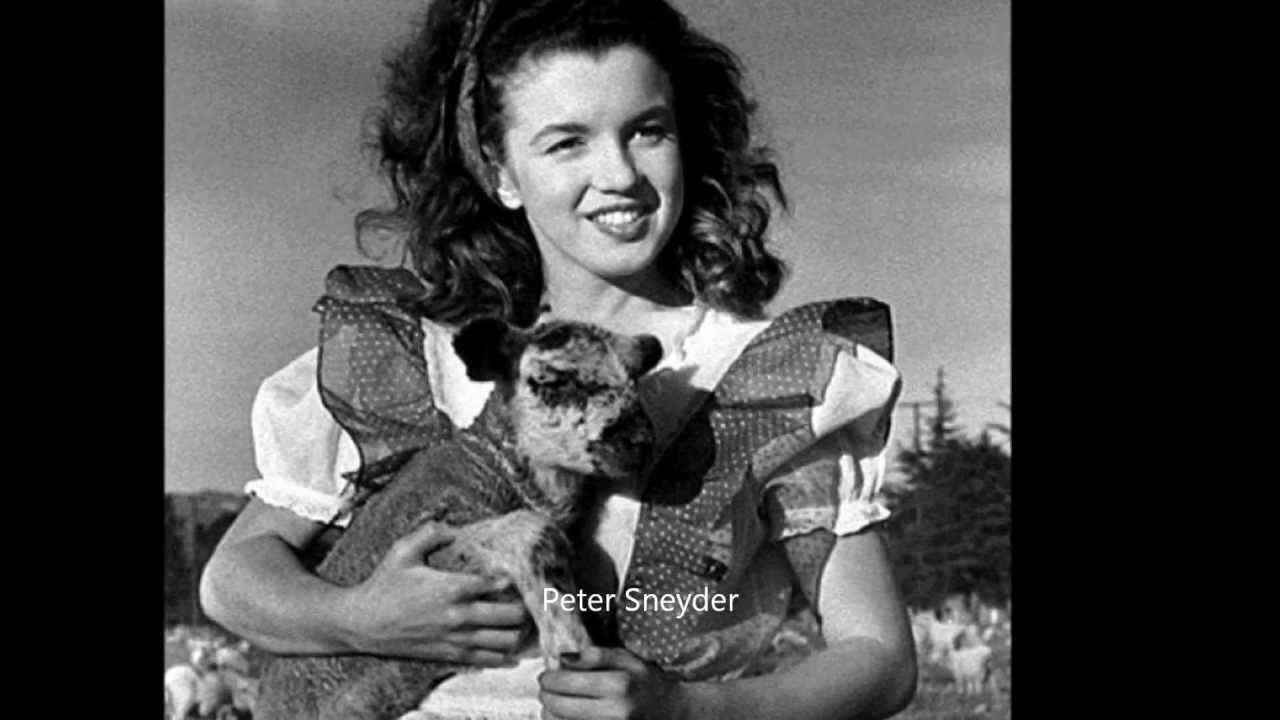 Marilyn Monroe - The Sweet Little Lamb Sitting 1945. RARE - YouTube