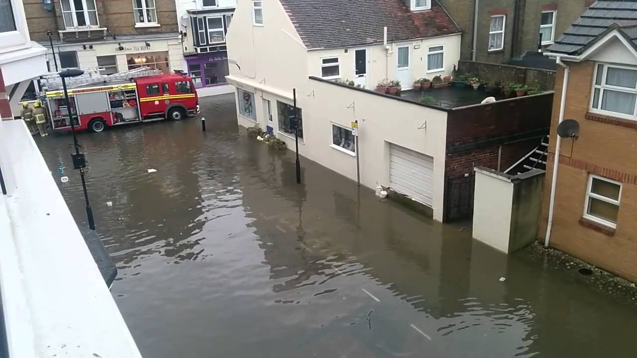 East Cowes flooding - YouTube