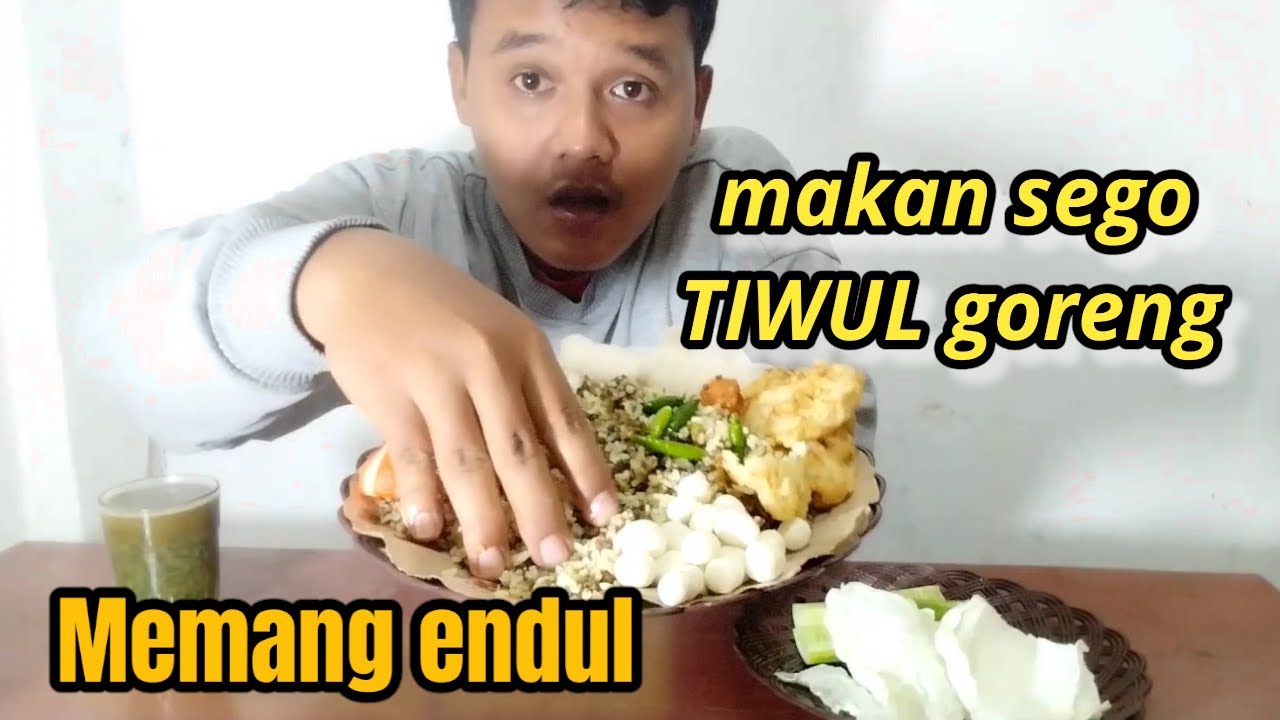 Makan nasi goreng olahan dari singkong, (sego tiwul) - YouTube