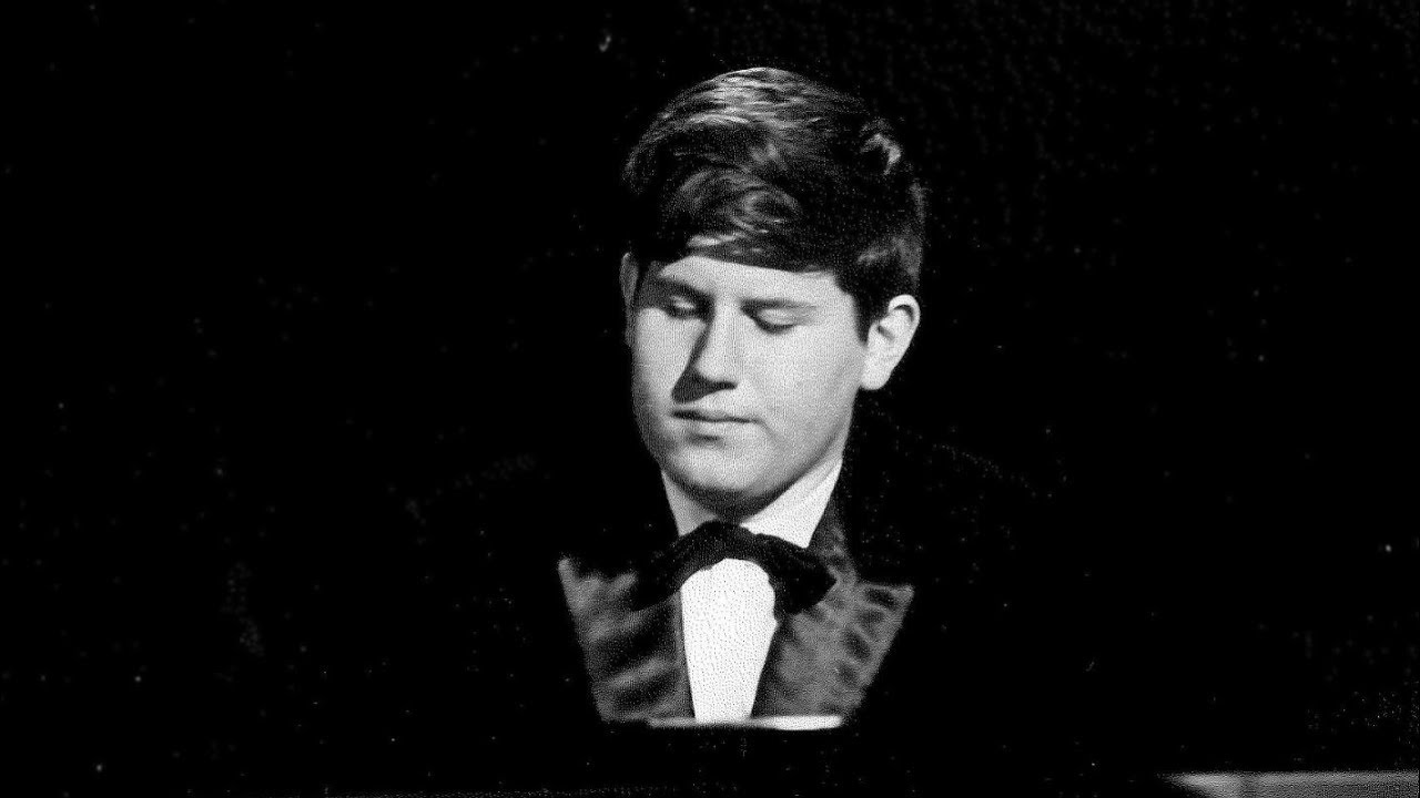 Grigory Sokolov plays Saint-Saëns - Piano Concerto No. 2 (Leningrad ...