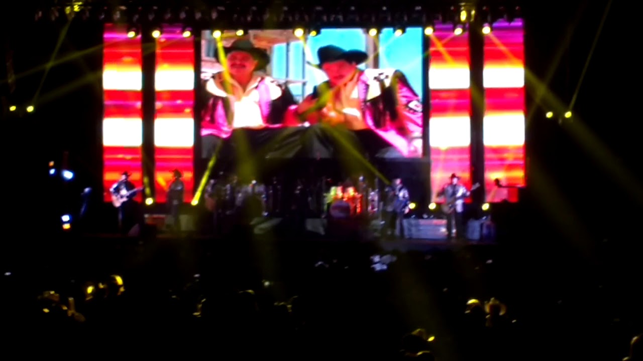 Los Huracanes del norte Coliseo Austin TX - YouTube