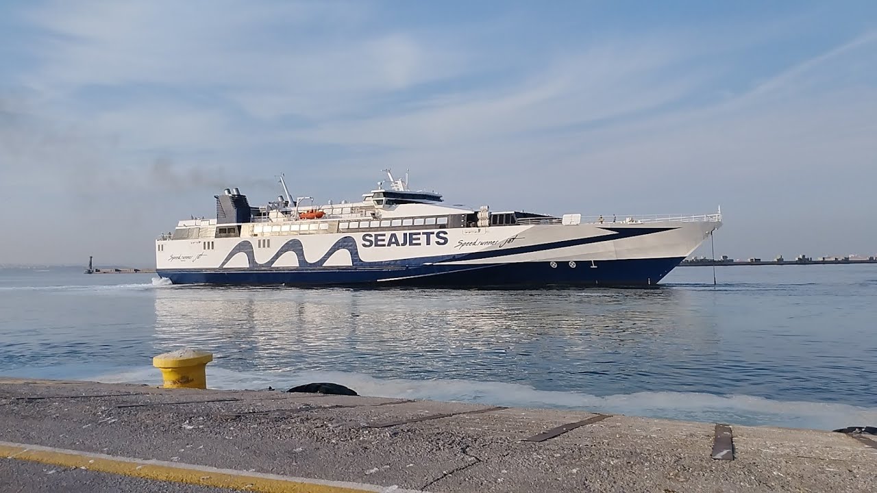 Θεσσαλονίκη: Η αποχαιρετιστήρια αναχώρηση του Speedrunner Jet με ...