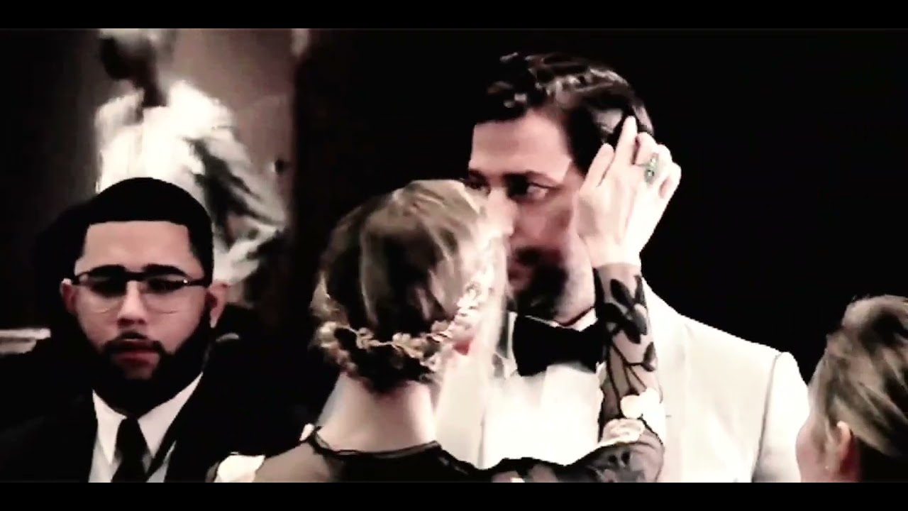 Sweet Moment John Krasinski and Emily Blunt 🧡 - YouTube