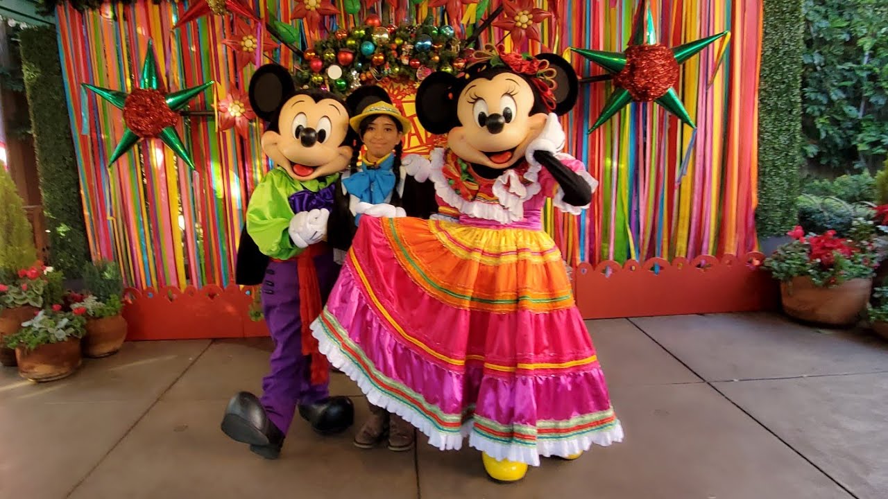 I as Pinonnia sings "I've Got No String" to Mexican Mickey and Minnie ...
