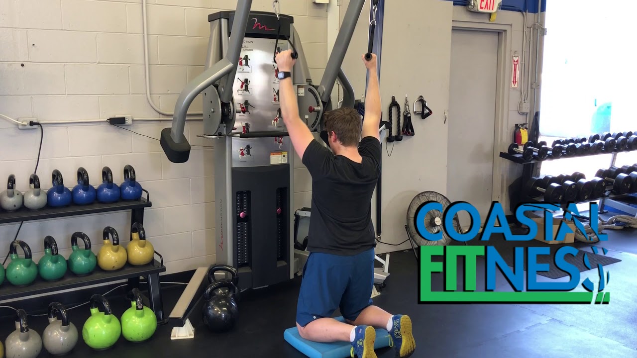 Kneeling Neutral Grip Pulldowns - YouTube
