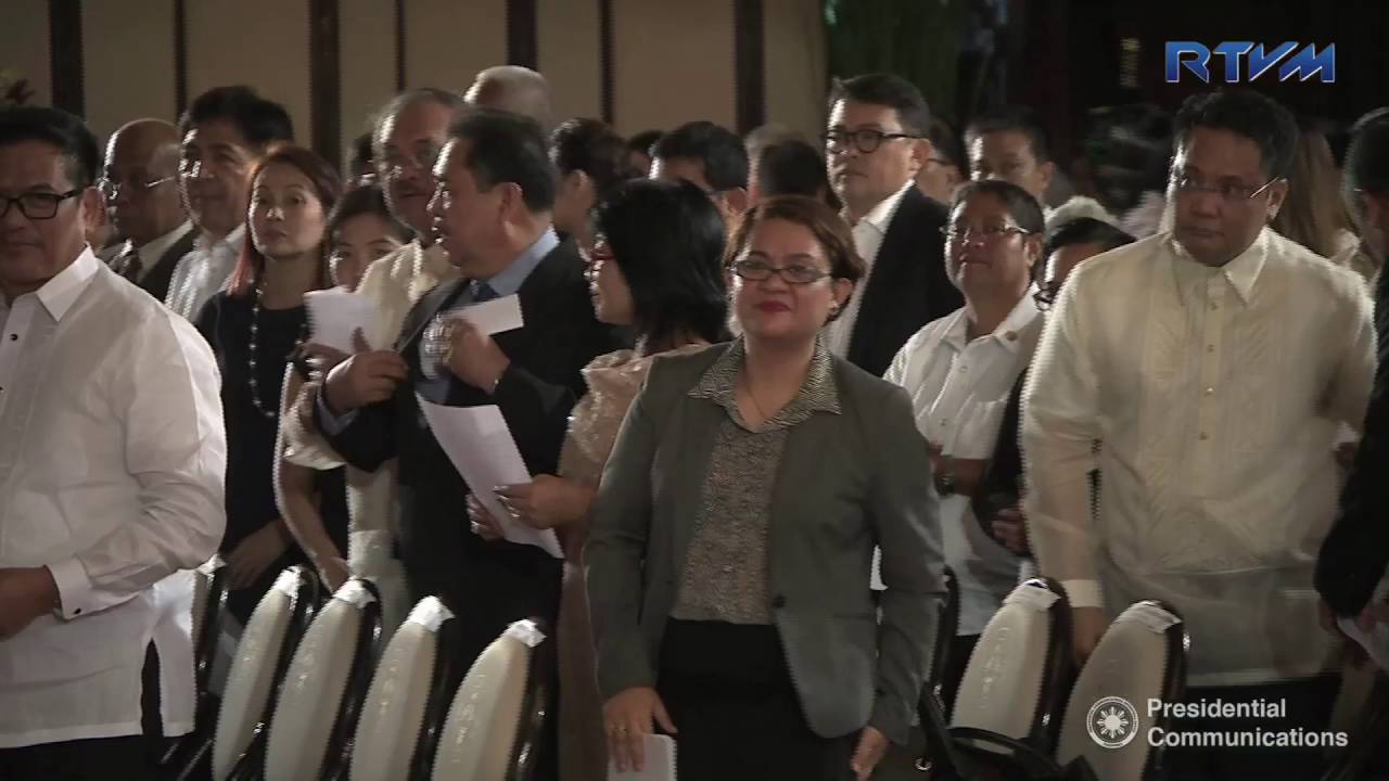 Mass Oath-taking of Presidential Appointees 8/15/2016 - YouTube