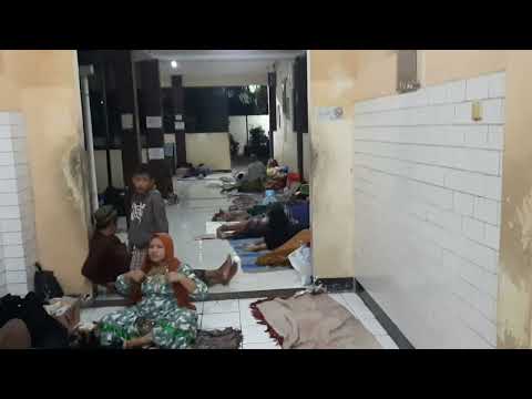 Lorong RSUD dr. Soetomo Surabaya Saat Malam Hari.