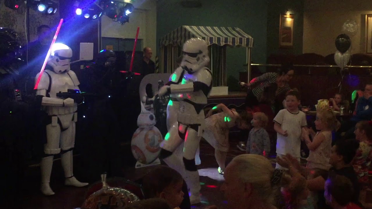 STORMTROOPER & PRINCESS LEIA SUPRISE PARTY DANCE - YouTube