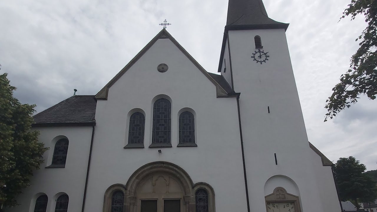 Die St. Hubertus Kirche aus Schmallenberg - Dorla - YouTube