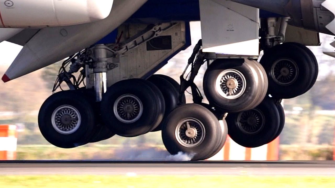 Awesome Boeing 747 GENEX Touch down Tire Smoke Schiphol - YouTube