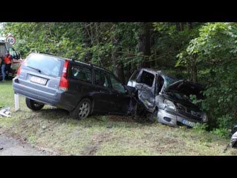 Volvo crash. Volvo V70 vs Toyota Yaris Verso. Volvo for life. DDrive ...