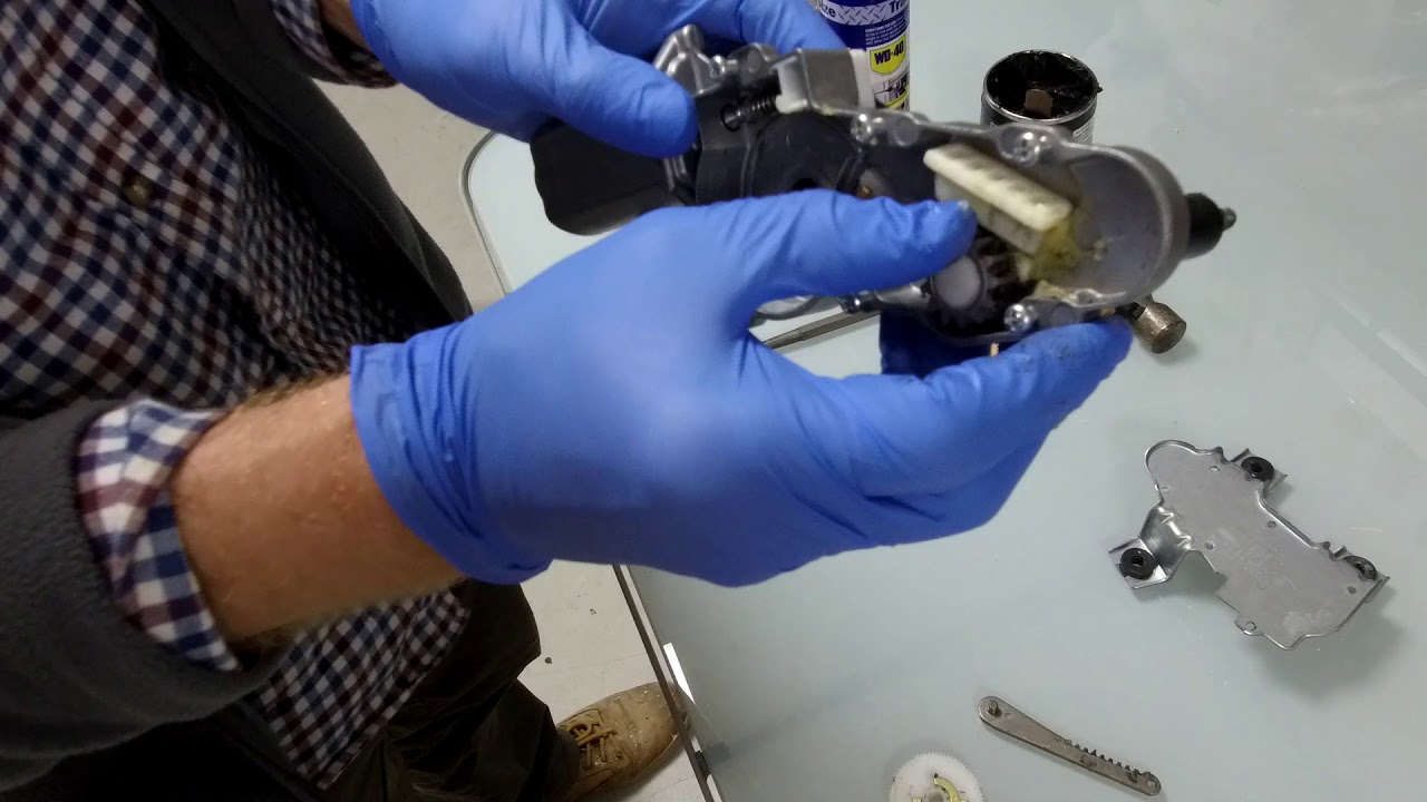 Land Rover Discovery 4 Rear Wiper Motor Remove & Repair - YouTube