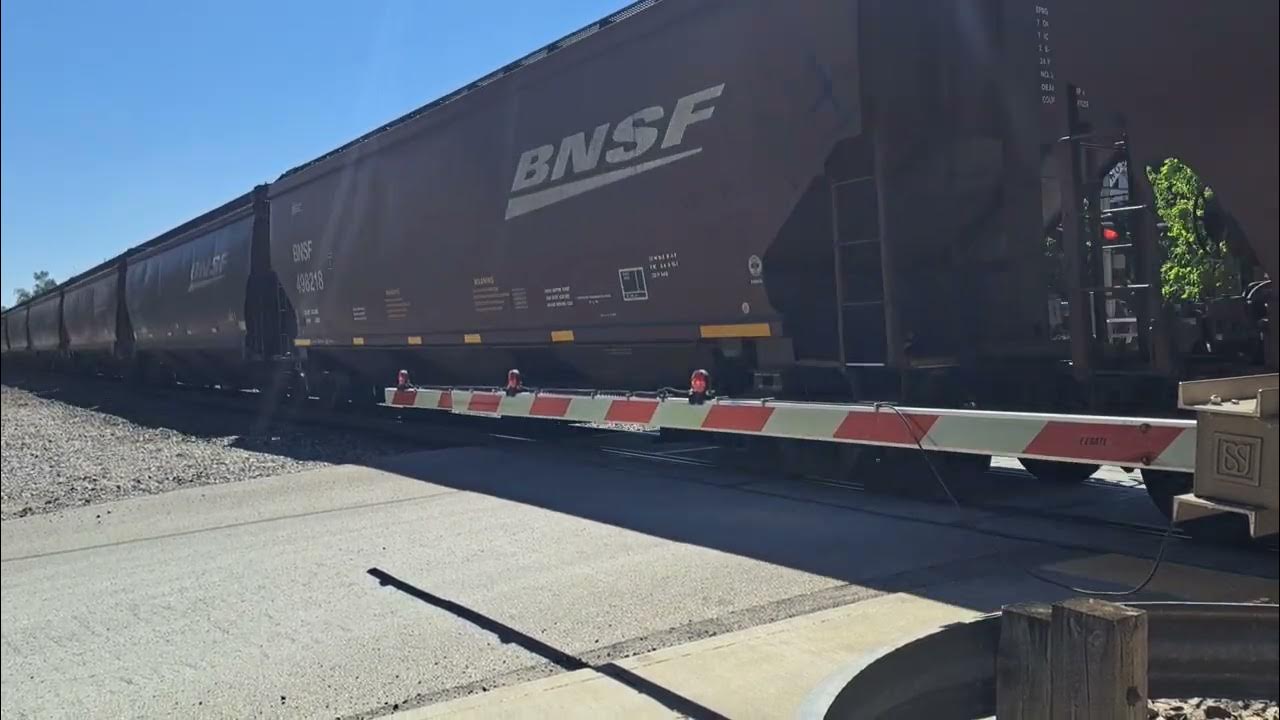 BN MAC 9581! BNSF 5458 West w/ GEVO horn 6/25/23. - YouTube
