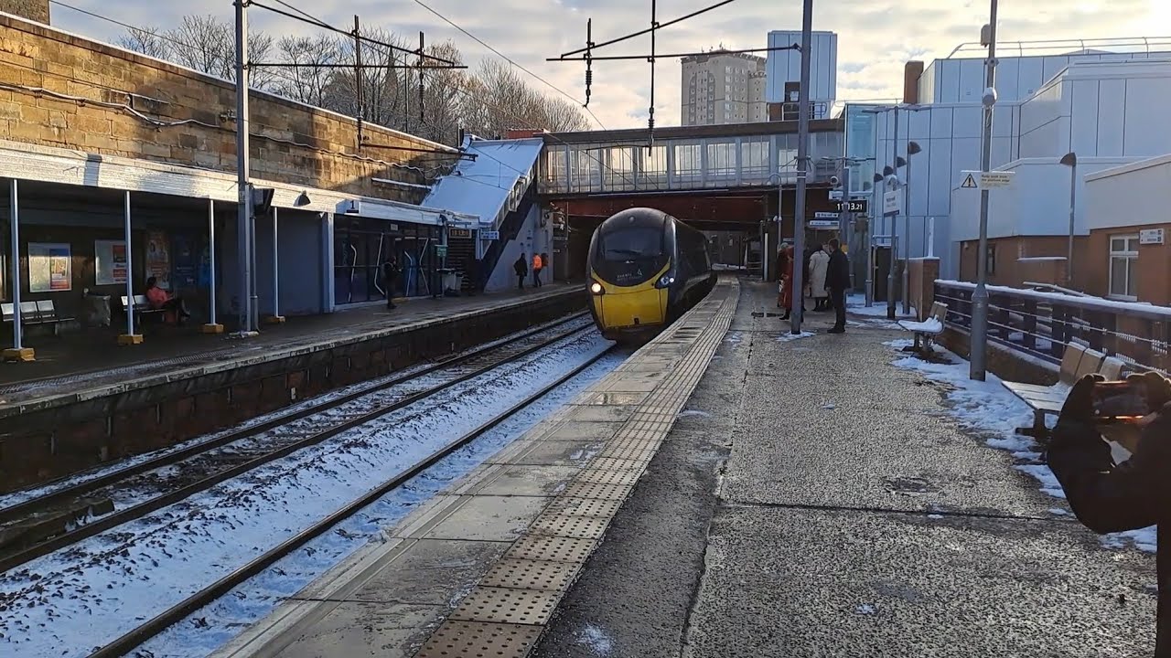 A class 390 passes Motherwell - YouTube