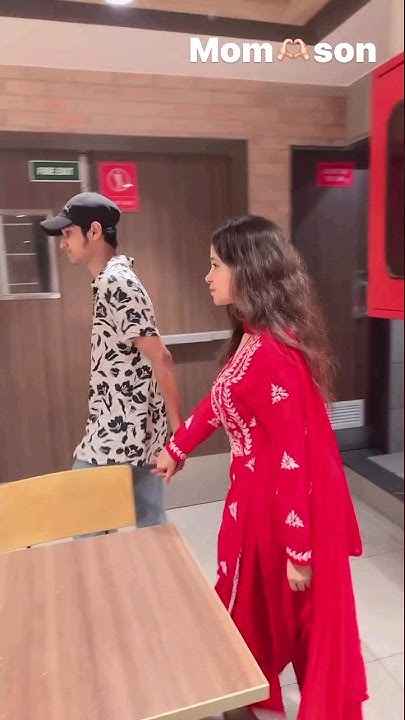 momma Rachna Reels Video with Son Romantic Viral reels Rachna Romantic Video Mom beta - YouTube