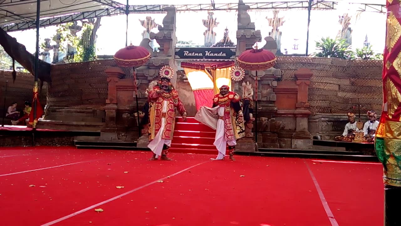 Topeng Penasar dan Wijil - YouTube