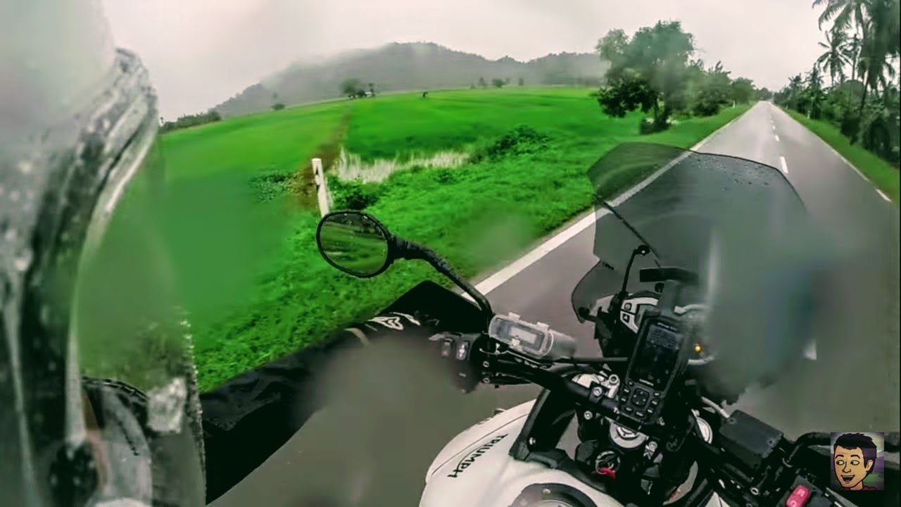 Singapore to Mersing Air Papan on Triumph Tiger 800! - YouTube