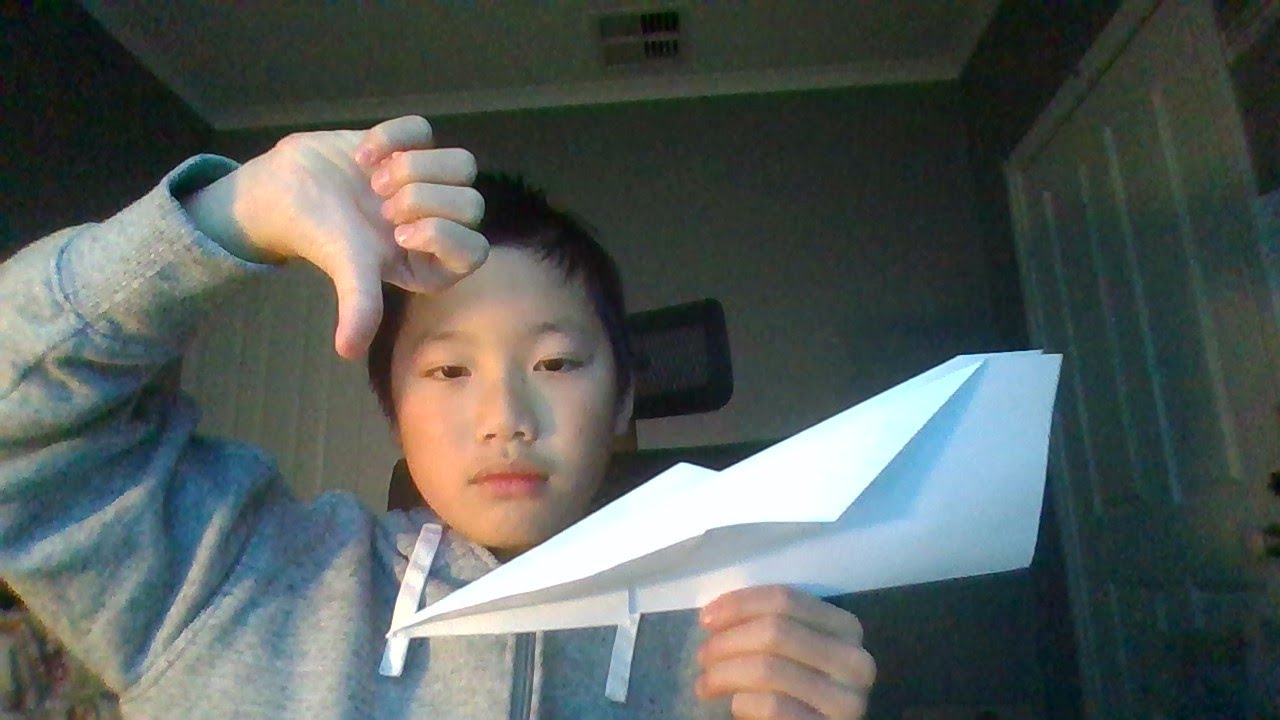 A standard and very bad paper plane - YouTube