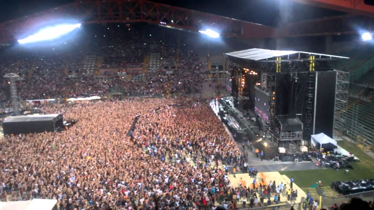 PEARL JAM LIVE TRIESTE 22-6-14 - ALIVE - YouTube
