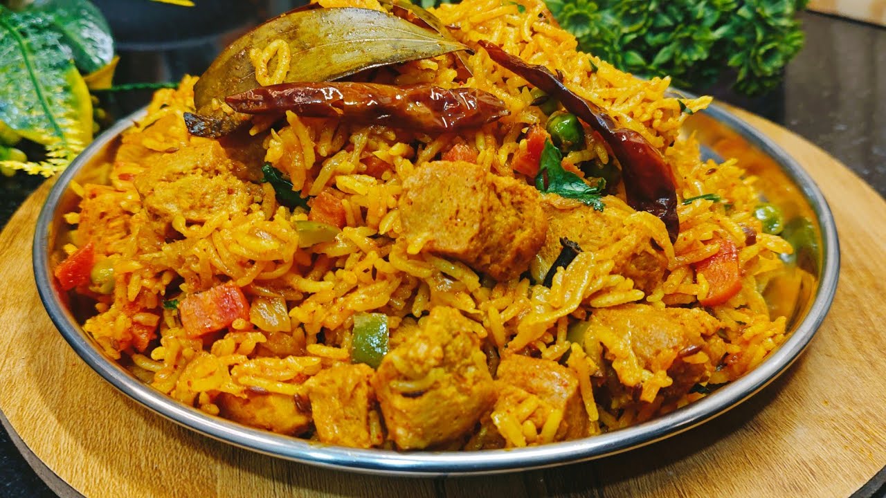 Soya Pulao Recipe - How to make Soya Pulao? Soya Pulao recipe in cooker ...