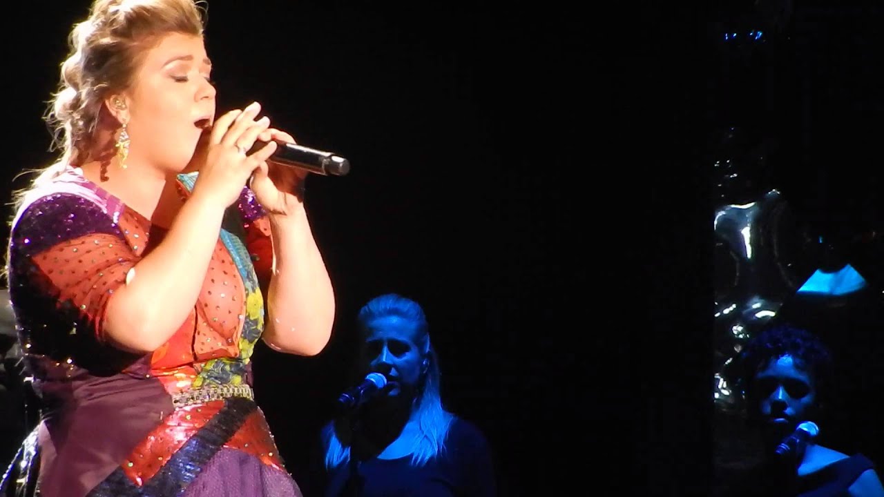 Kelly Clarkson "Invincible" Hershey PA 2015 - YouTube