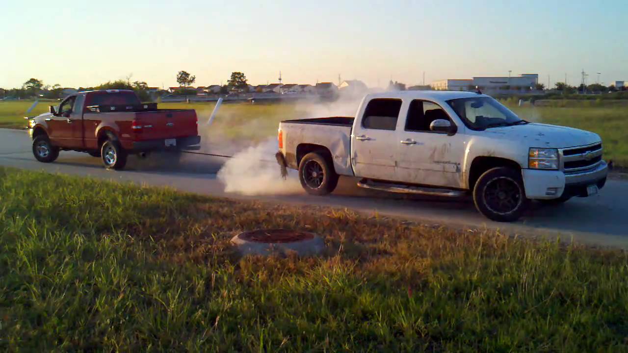 chevy vs ford pull - YouTube
