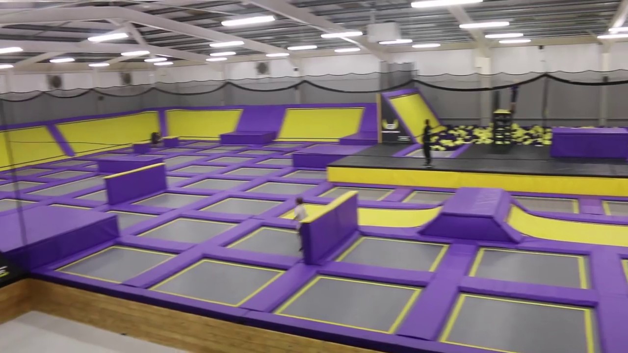 Giant Trampoline *w2s vs his sister* - YouTube