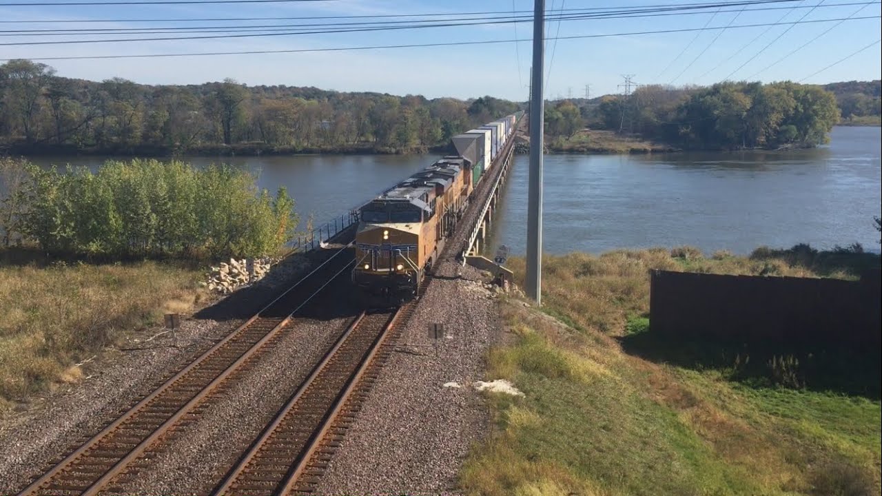UP 2555 West - YouTube