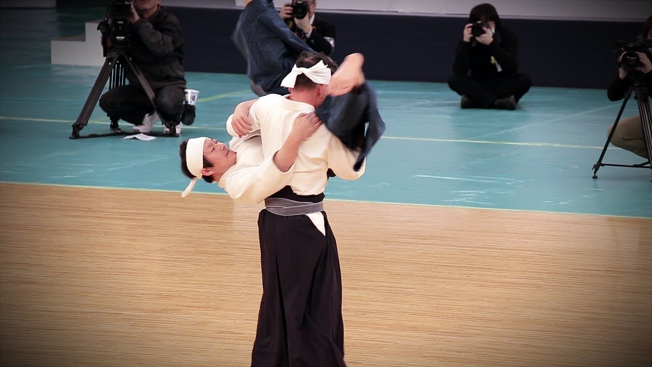 Yagyū Shingan-ryū taijutsu - 39th Kobudo Demonstration Nippon Budokan ...