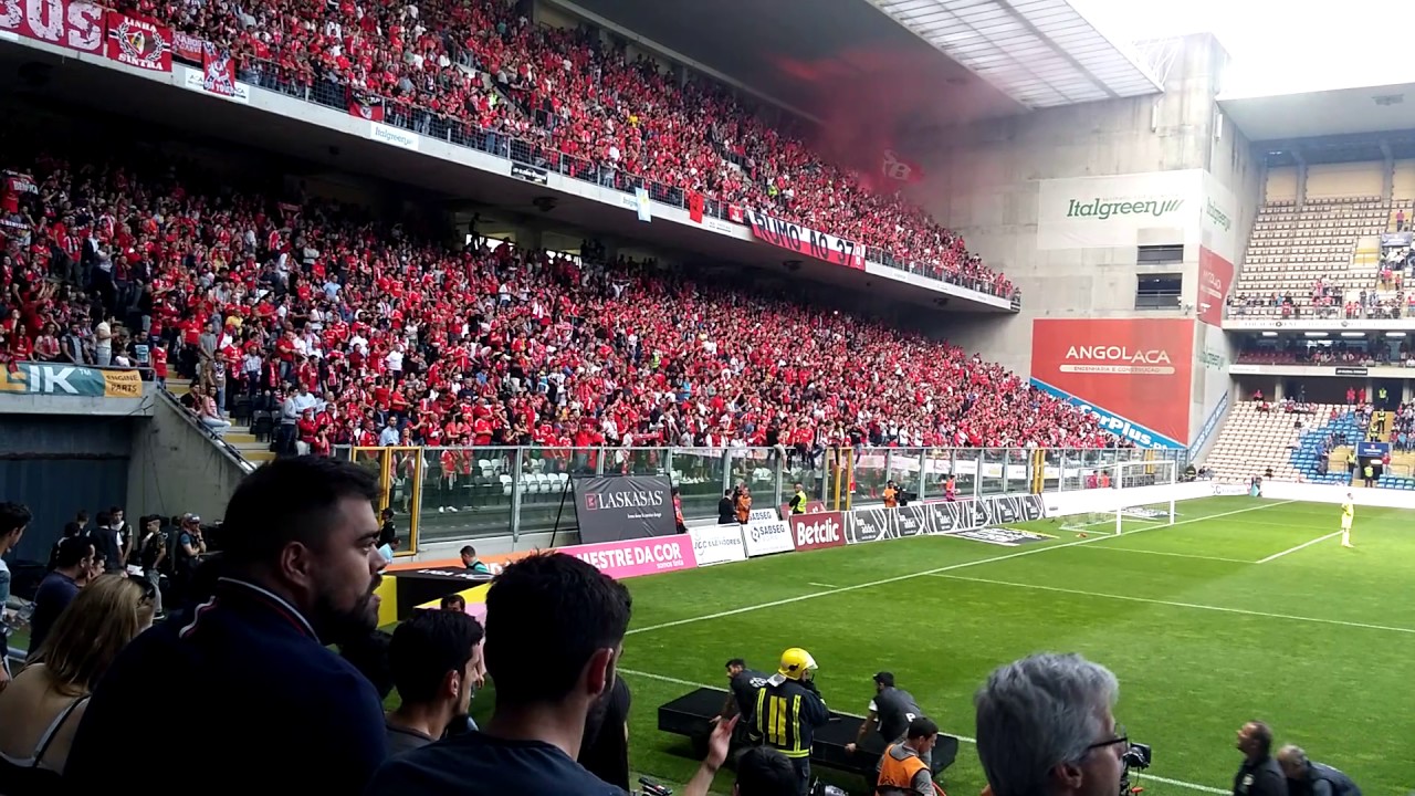 Claque do Benfica - YouTube