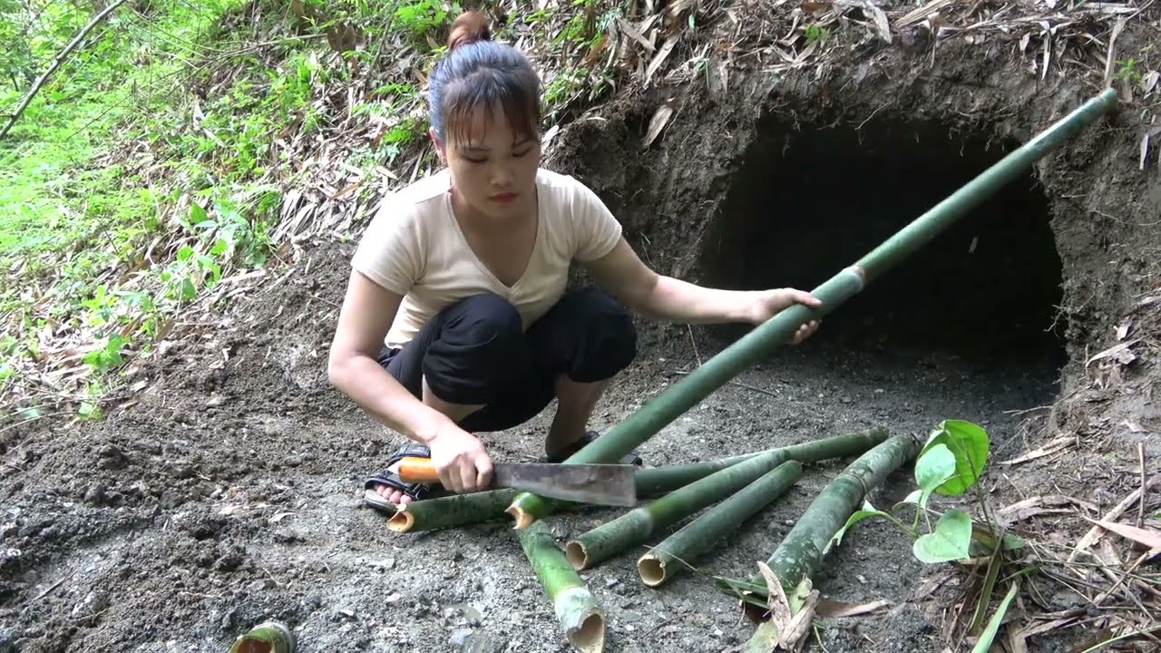 Digging Bushcraft Shelter Under The Ground, Survival Alone | Free ...