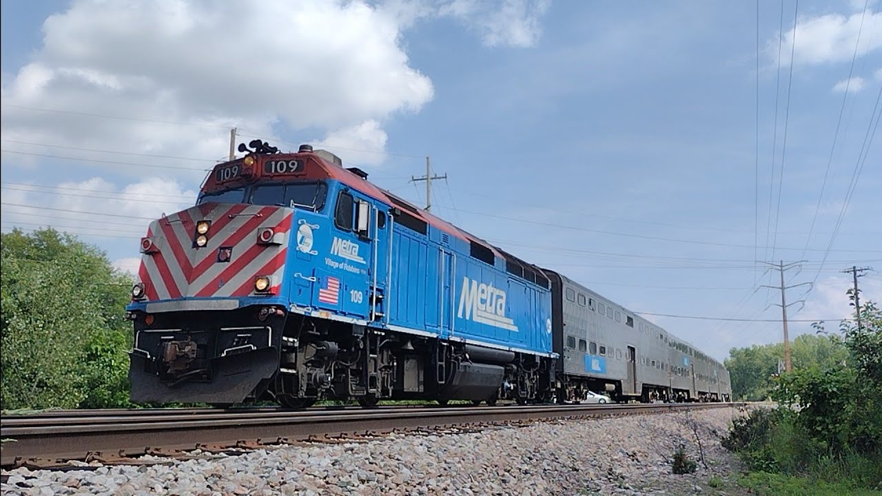 Metra F40PH-3 109 west at Elgin, Illinois on August 10, 2023 - YouTube