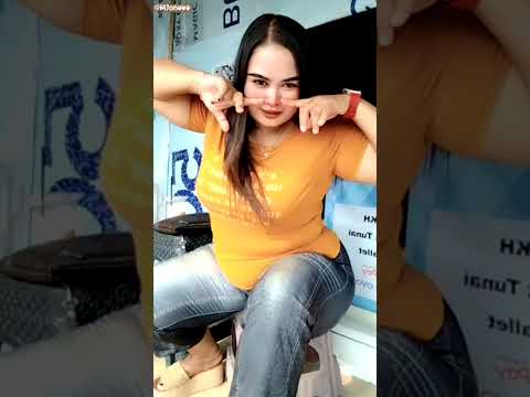 Tante bohay lagi nongkrong di warung pojok 😱