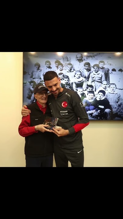 Aziz Sancar ve Merih Demiral’dan bozkurt işareti #shortvideo #shorts #reels #youtubeshorts - YouTube