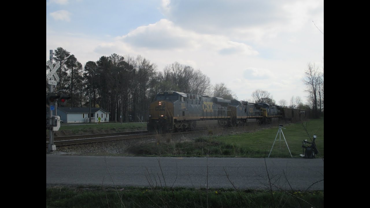 CSX 851, CSX 7916, and CSX 354 pull an Empty CSX Coal Train through ...