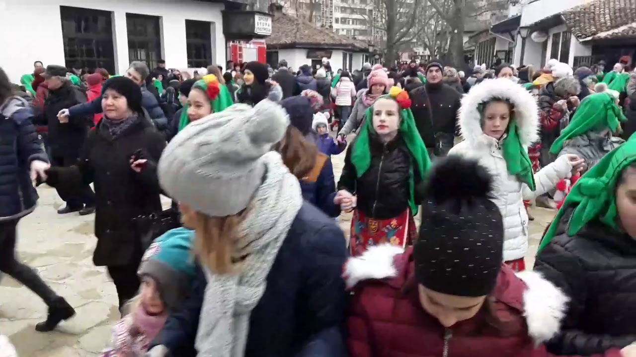 Кукери хамкане и прескачане на огън на Сирни заговезни в Добрич Youtube