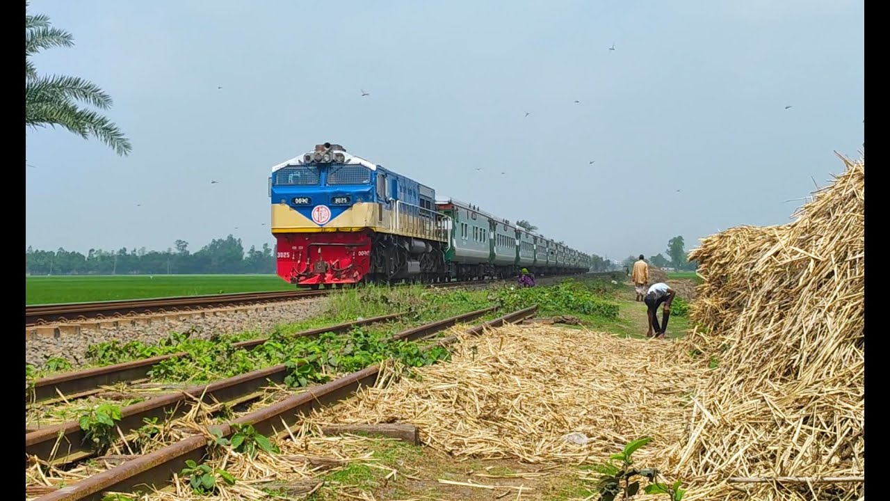 Kurigram Express + Old Rupsha express ।। Bangladeshi Fastest Train ...