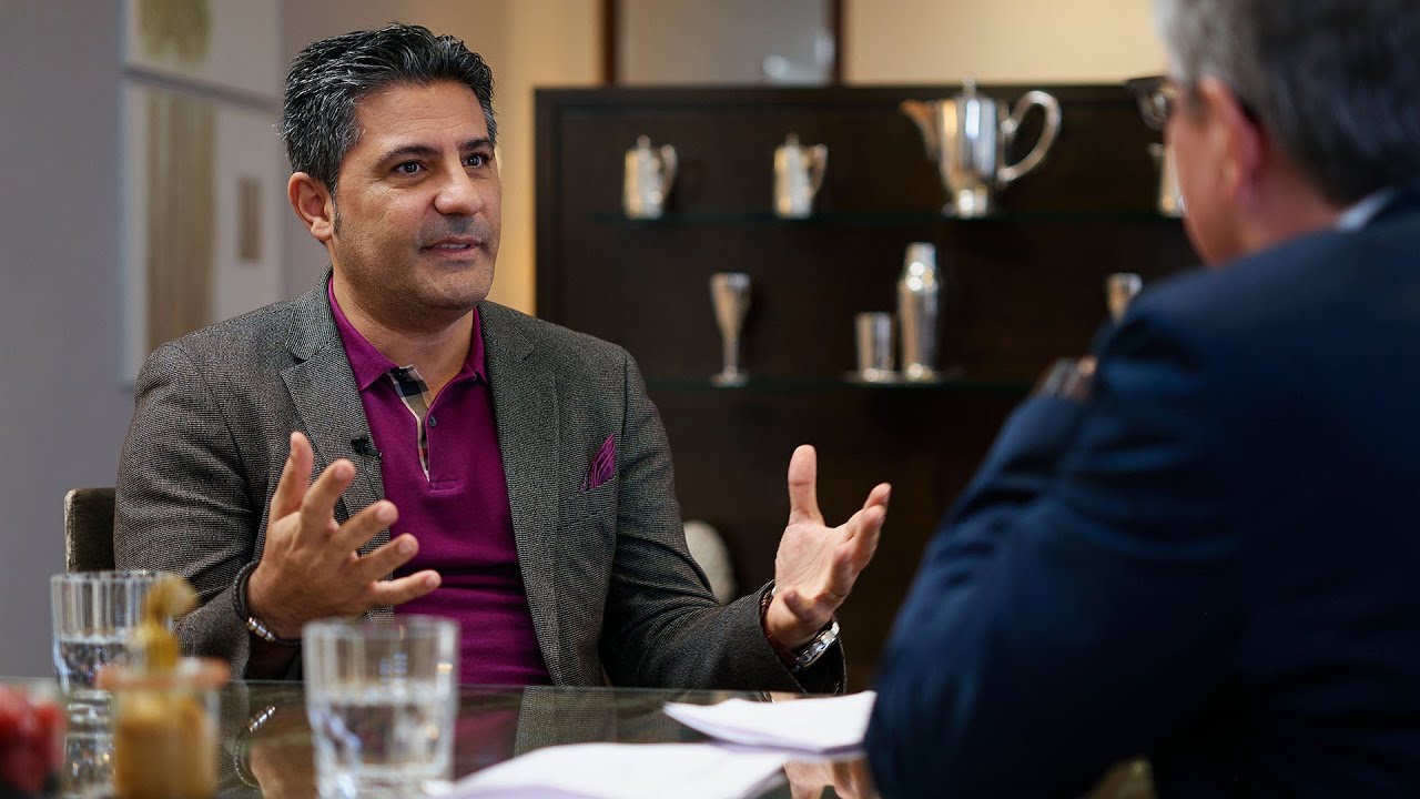 „Gott wollte mich nicht gehen lassen.“ - Ex-FIFA-Schiedsrichter Babak ...