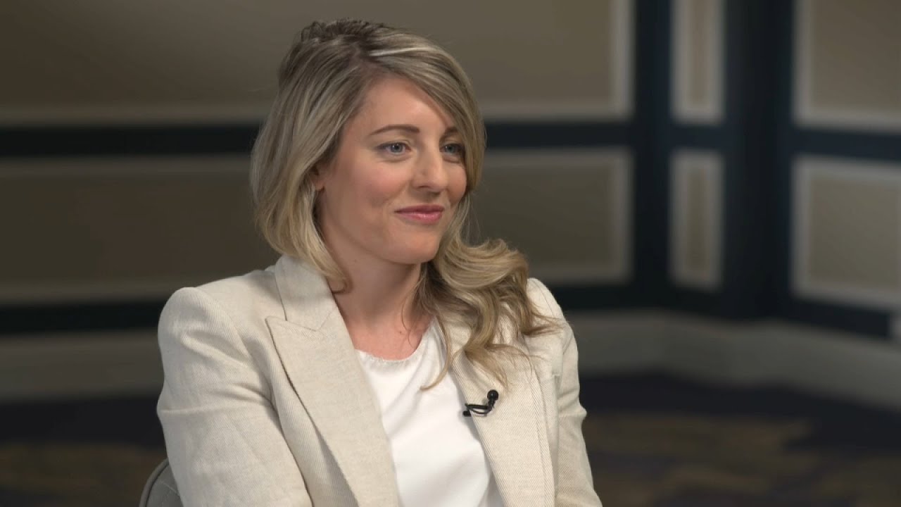 Conversations avec Esther Bégin - Mélanie Joly - YouTube