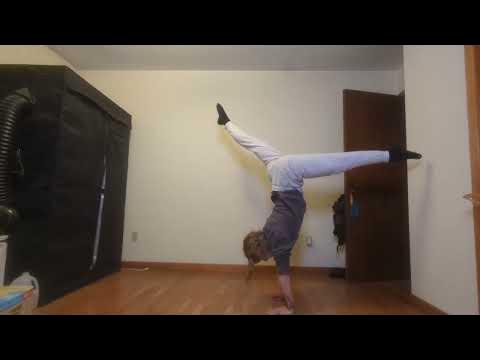 Handstand Practice Day 82/365 Round 5 - YouTube