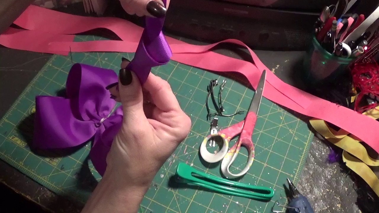Mega size hair bows using the figure eight method - YouTube