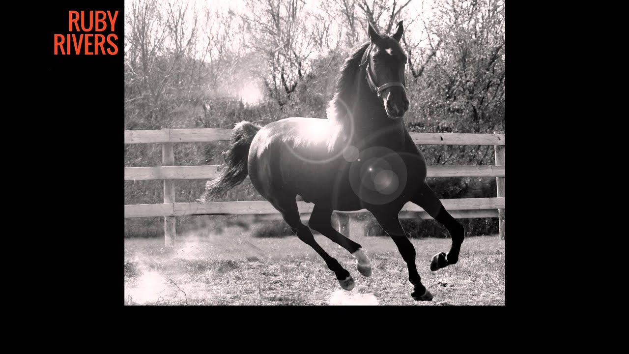 Ruby Rivers Photography - Making Time Stand Still - YouTube